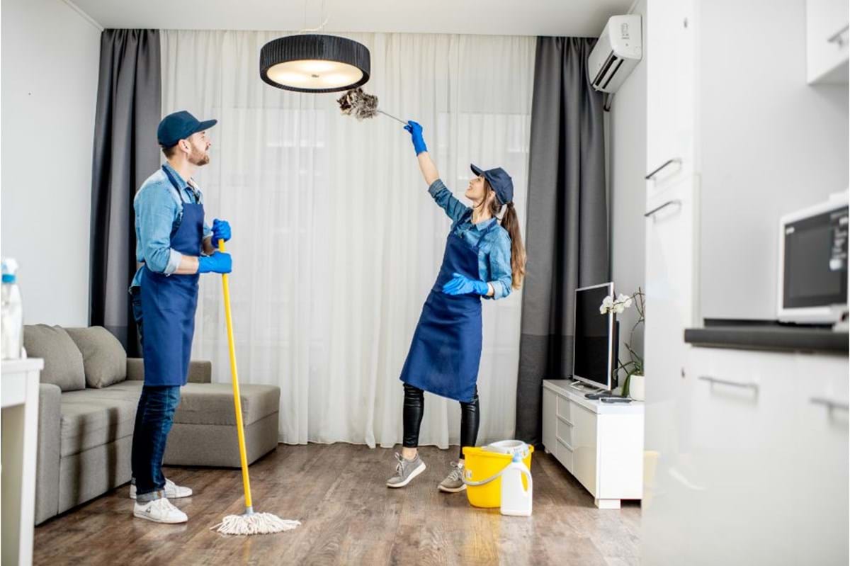 Tips To Keep the House Clean Over the Holidays | Hummingbird Home Staff